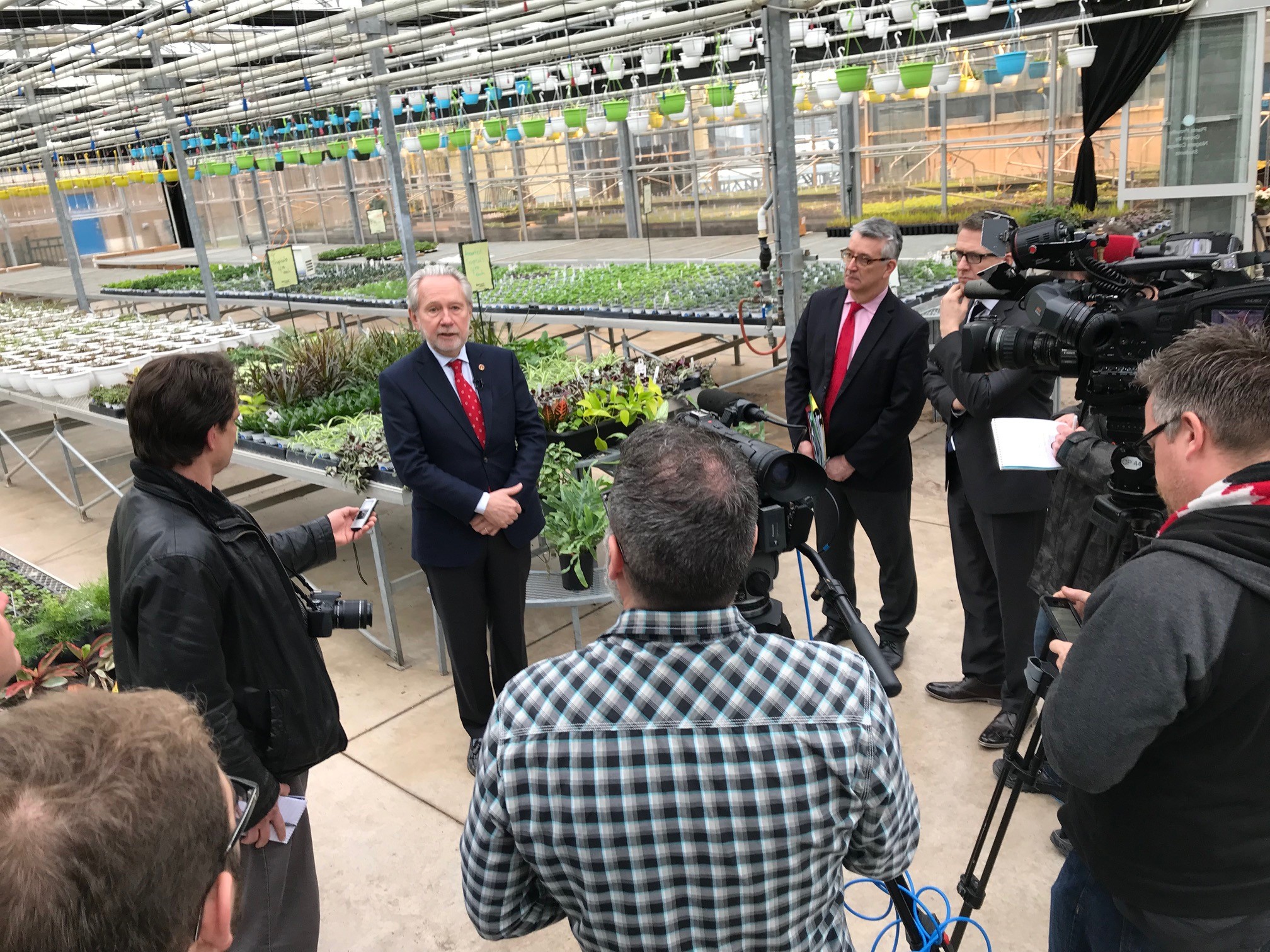 Senator Peter Harder visits Niagara College | InsideNC